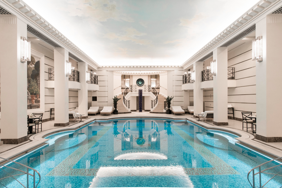 Le Ritz Paris lance un cours de barre aquatique au Ritz Club Paris ...